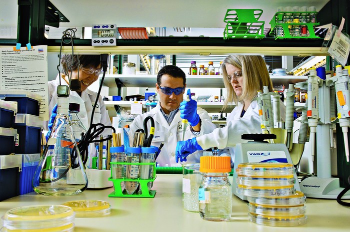 Coke-Plays-Spin-Bottle