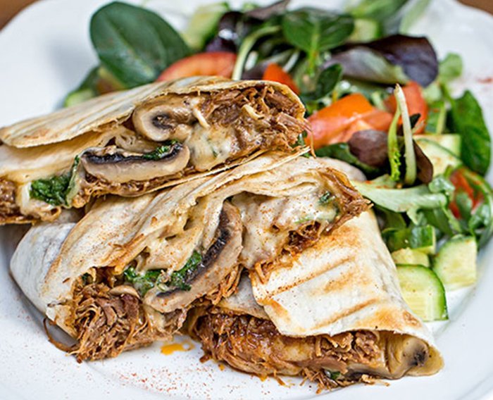 Tortilla With Stewed Turkey, Cheese and Mushrooms | Campingaz CZ