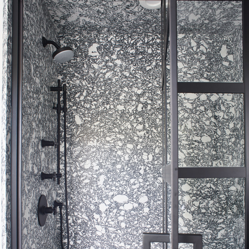Showstopping Quartz Shower Walls