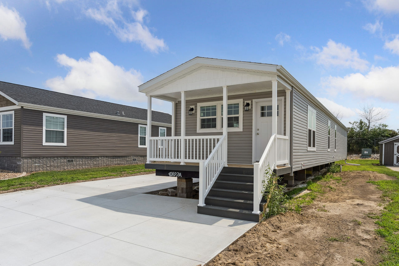 Paramount 1676H32221 - Redman Homes | Champion Homes