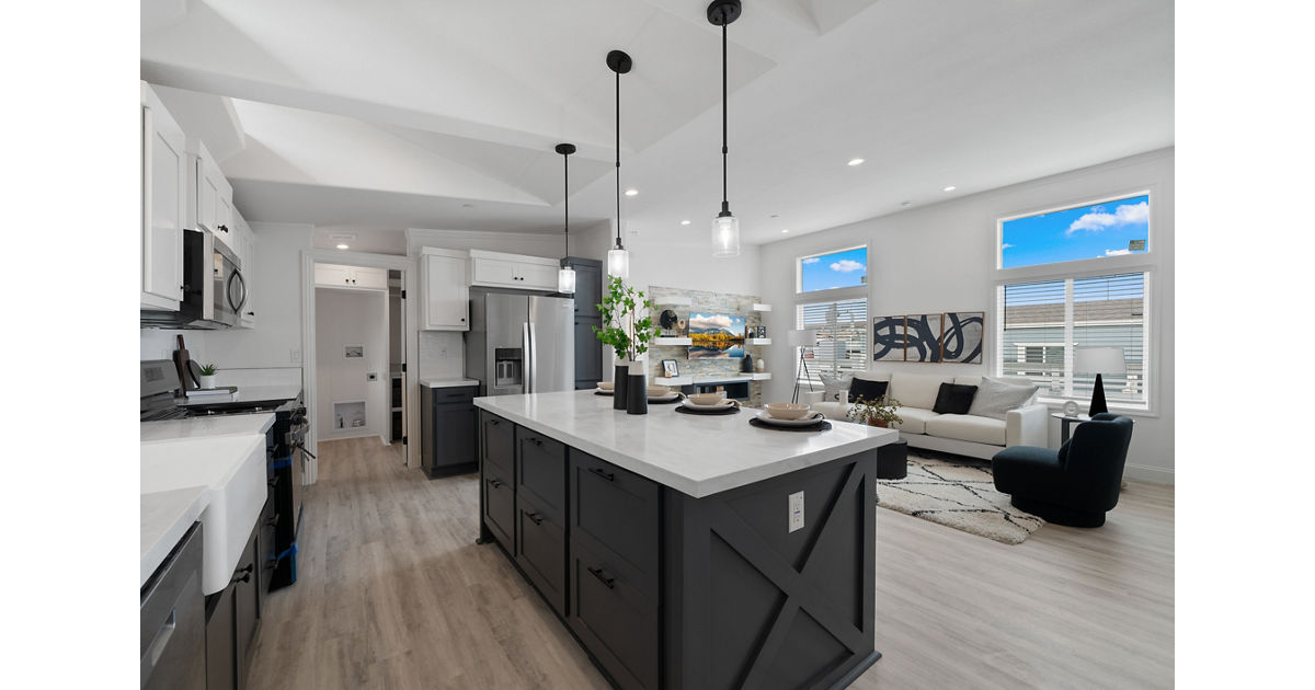 Bright and Spacious: Exploring the Bradford BD-04 Home Design ...