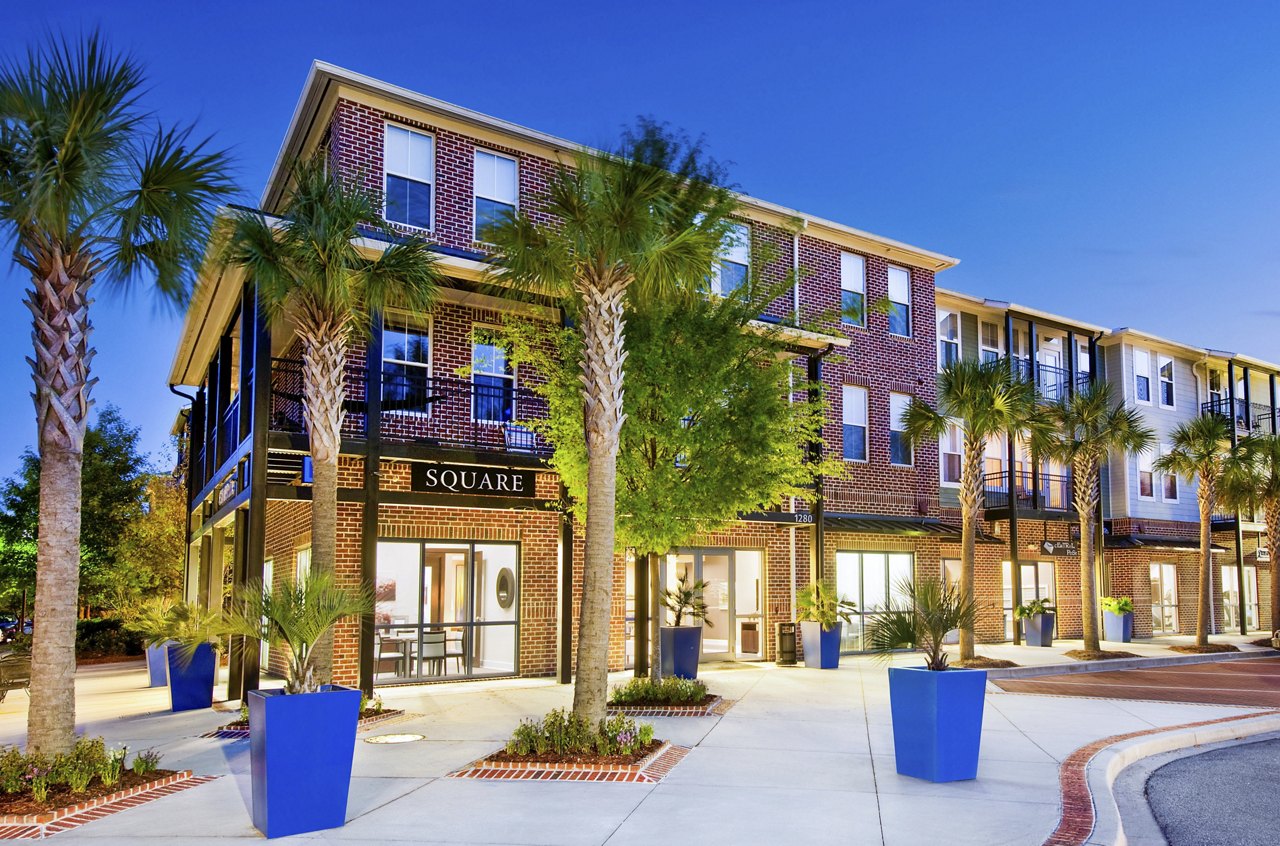 Central Square at Watermark Apartments in Mt. Pleasant | Greystar