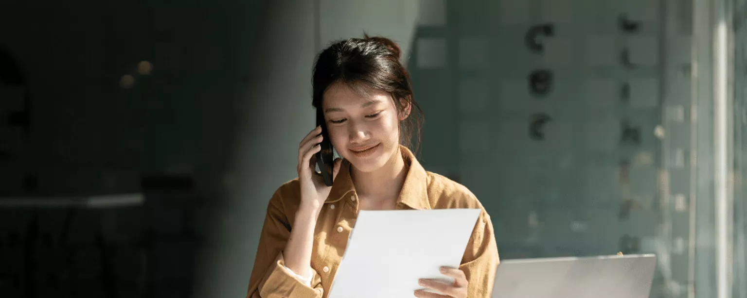 What is a credit controller and how much should they earn?