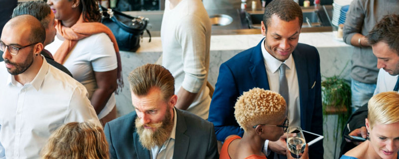 Icebreaker Ideas: How to Introduce Yourself at Business Networking Events