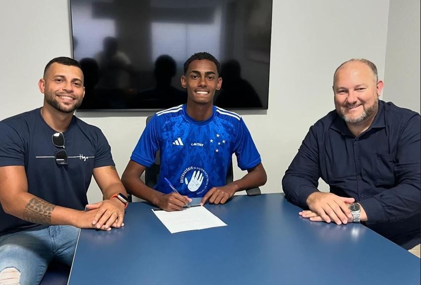 Cruzeiro contrata, para a base, promessa com passagem pelo Palmeiras
