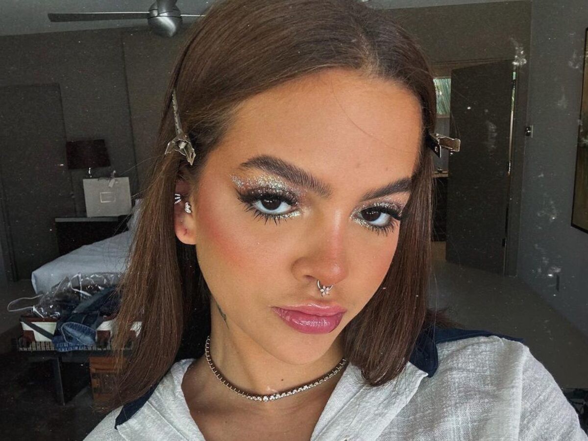 Mel Maia puxa biquíni e impressiona com bronzeado