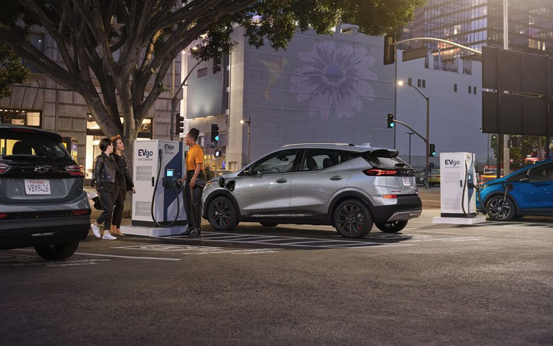 Chevy Bolt EUV vs Ford Mustang Mach-E