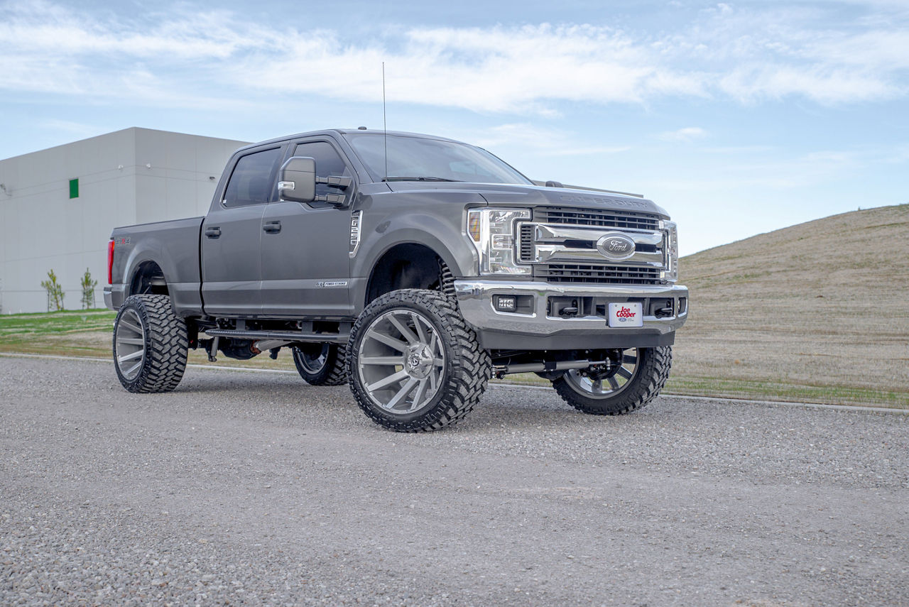 2019 Ford F250 XLT - Fuel CONTRA PLATINUM - Gray | Wheel Pros