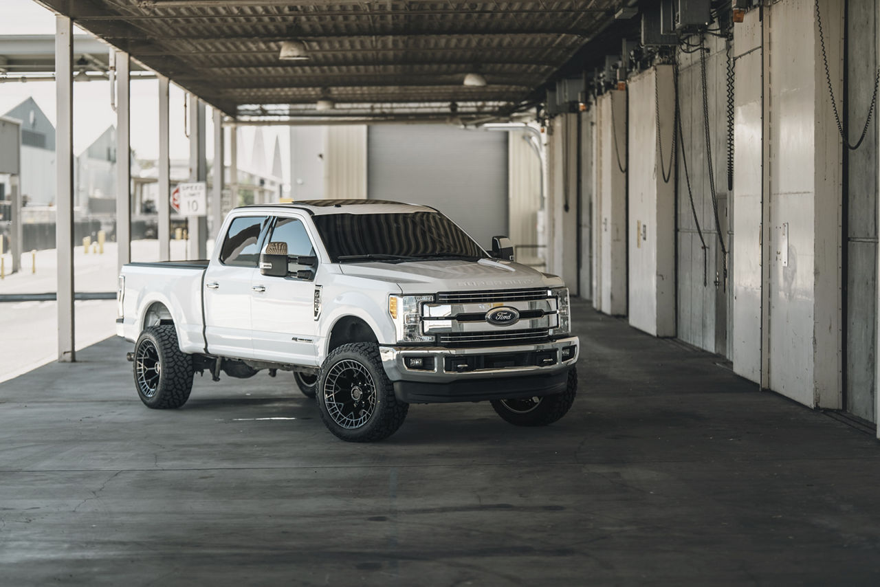 2017 Ford F250 - Fuel CHARGER - Black | Fuel Off-Road Wheels
