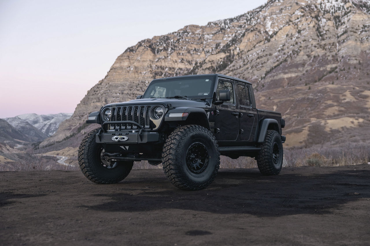 2024 Jeep Gladiator - Fuel FORTRESS - Black | Wheel Pros