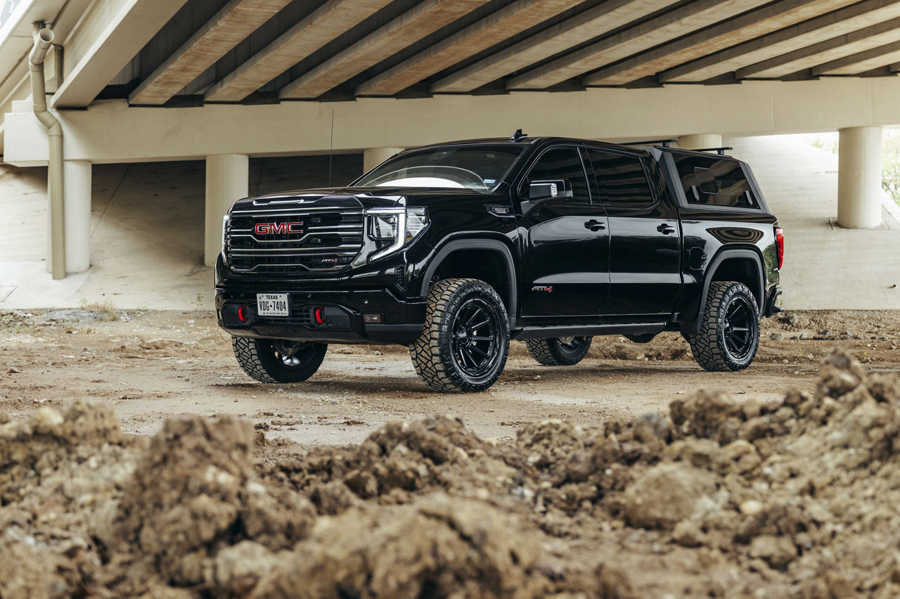 2024 GMC Sierra - Fuel CIRCUIT - Black | Wheel Pros