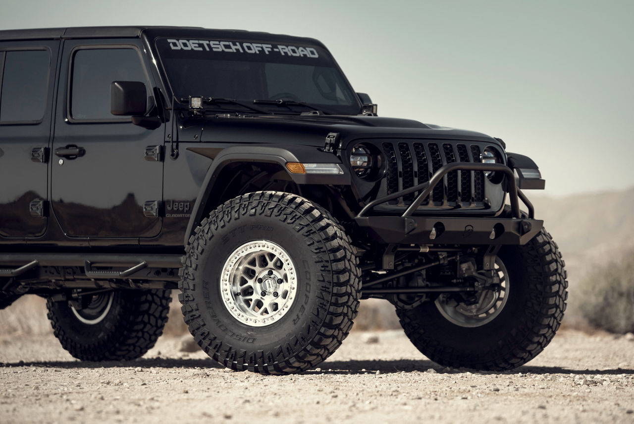 2020 Jeep Gladiator - KMC GRENADE CRAWL BEADLOCK - Machined | KMC Wheels