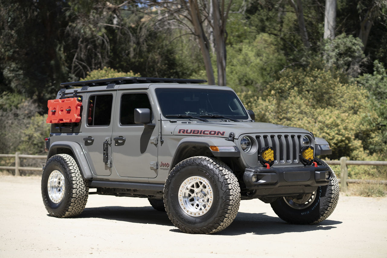 2019 Jeep Wrangler - KMC GRENADE CRAWL BEADLOCK - Machined | Wheel Pros