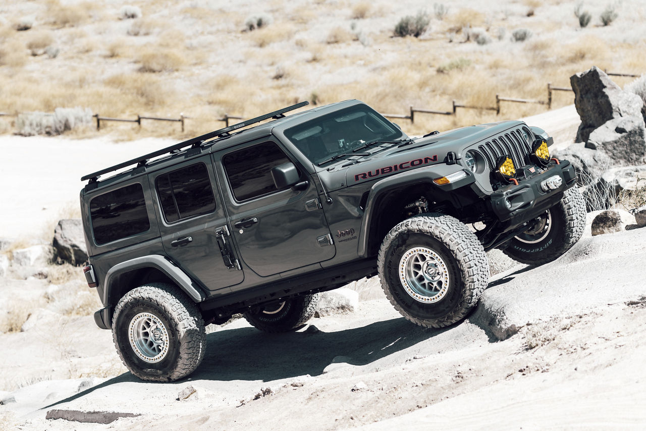 2019 Jeep Wrangler - KMC GRENADE CRAWL BEADLOCK - Machined | Wheel Pros