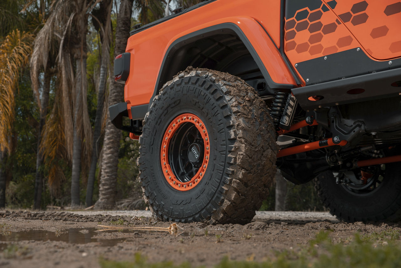 2019 Jeep Gladiator - KMC GRENADE CRAWL BEADLOCK - Black | KMC Wheels