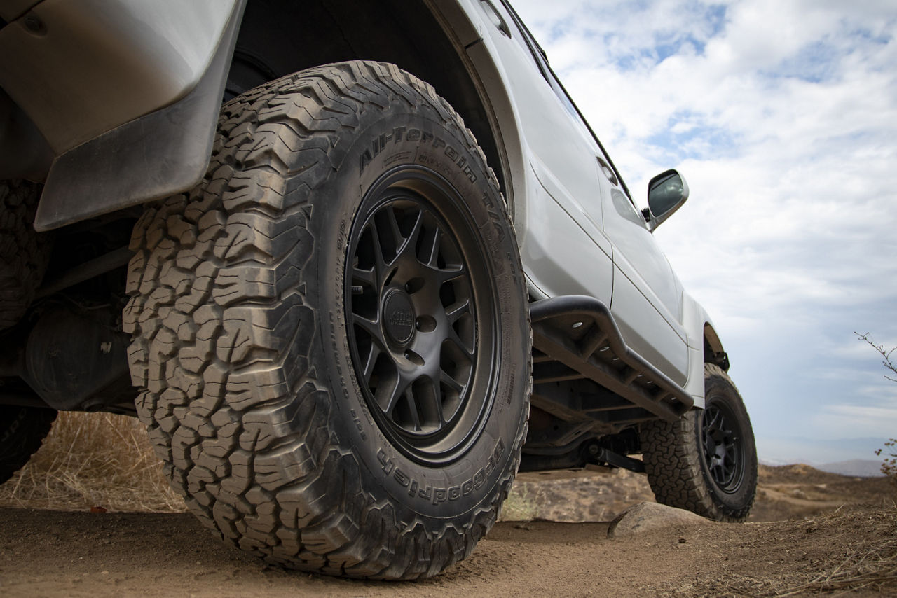 2002 Lexus GX470 - KMC BULLY OL - Black | KMC Wheels