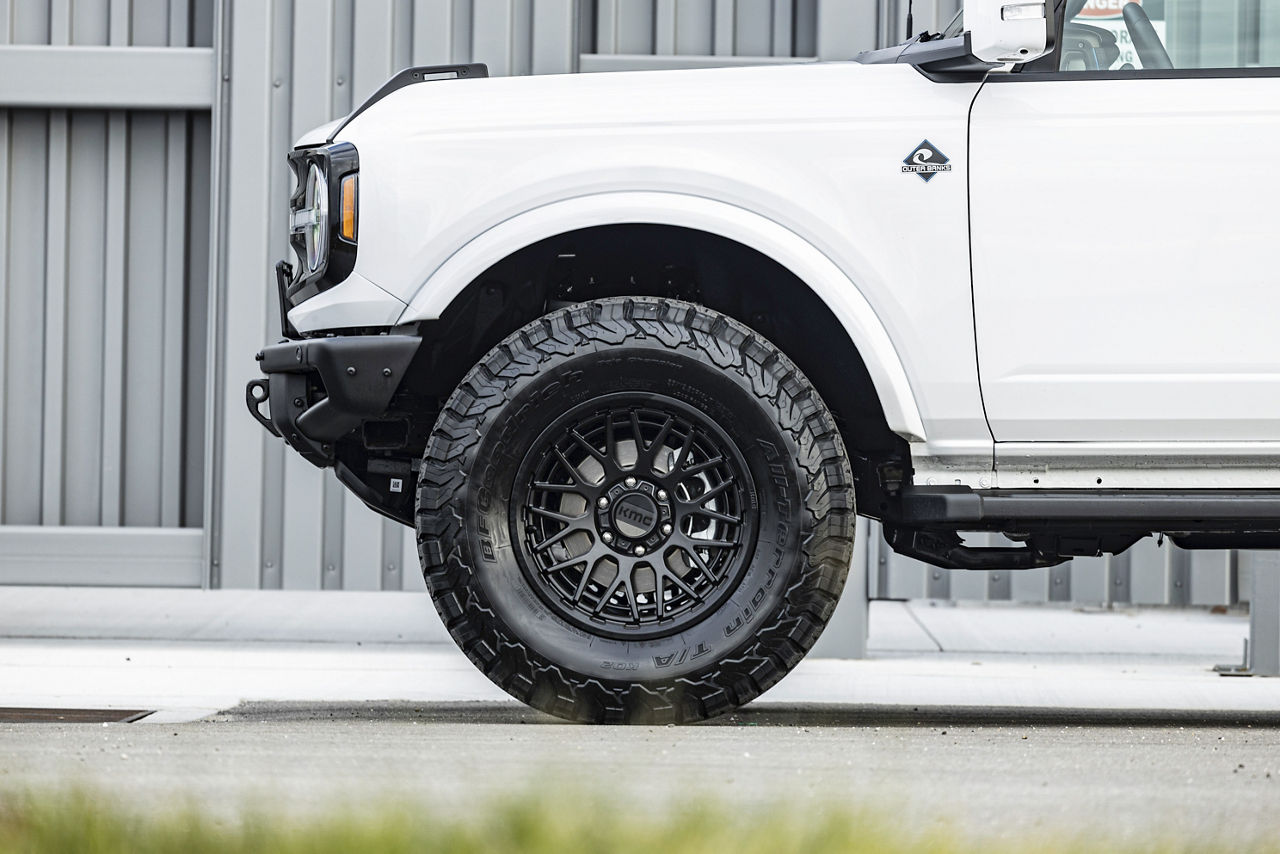 2021 Ford Bronco Outer Banks - KMC TECHNIC - Black | KMC Wheels