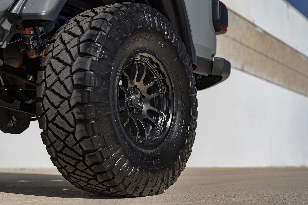2021 Jeep Gladiator Mojave - KMC WRATH - Black | Wheel Pros
