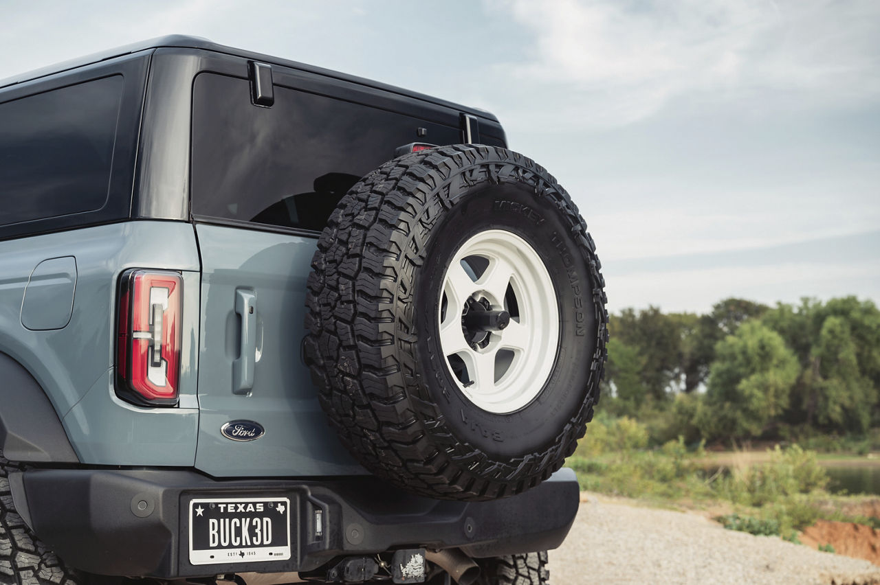 2022 Ford Bronco - KMC LOBO - White | KMC Wheels