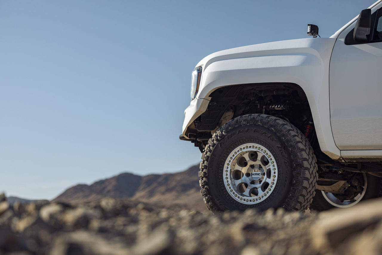 2021 GMC Sierra - KMC RIOT BEADLOCK - Machined | Wheel Pros