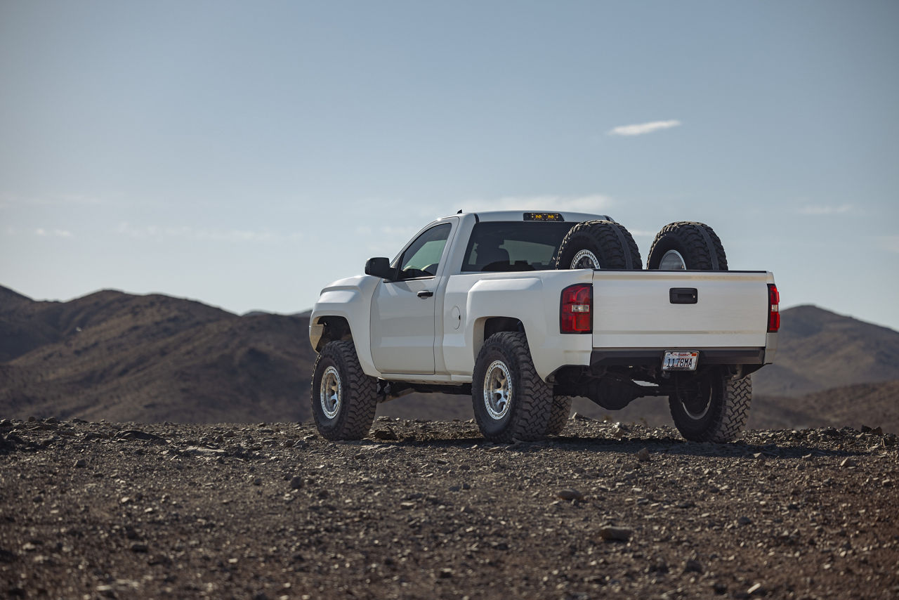 2021 GMC Sierra - KMC RIOT BEADLOCK - Machined | KMC Wheels