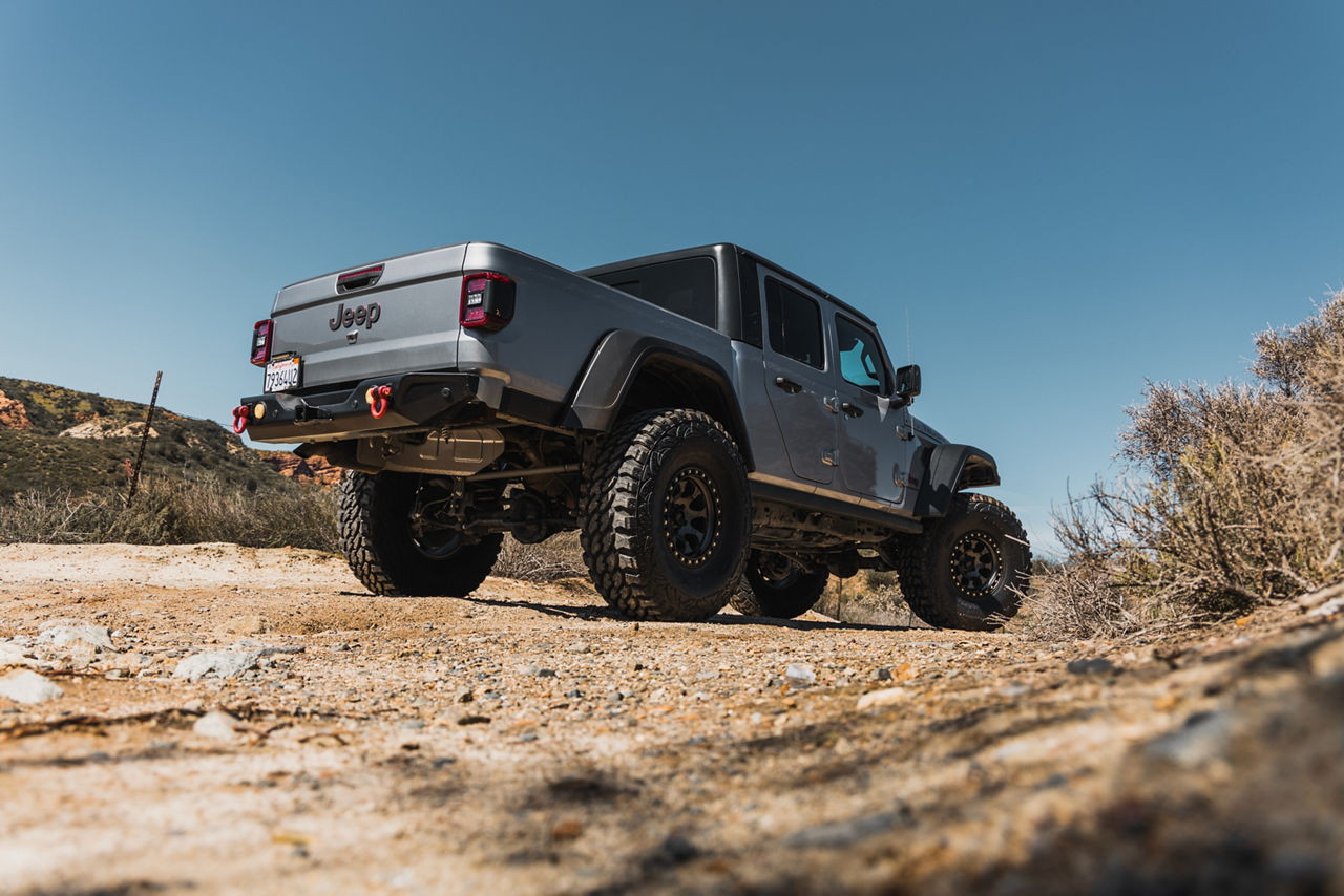 2021 Jeep Gladiator - KMC RIOT SBL - Gray | Wheel Pros