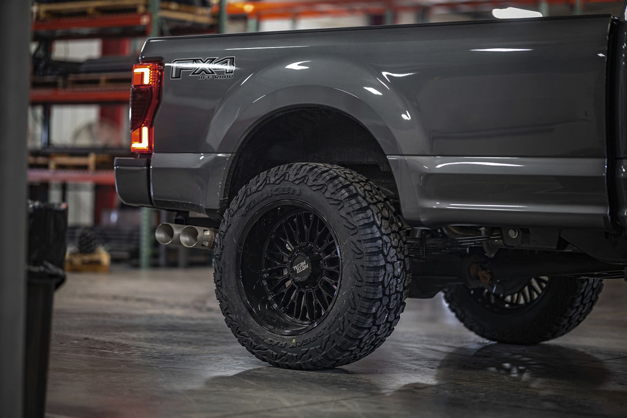 2022 Ford F250 - Moto Metal STINGER - Black | Wheel Pros