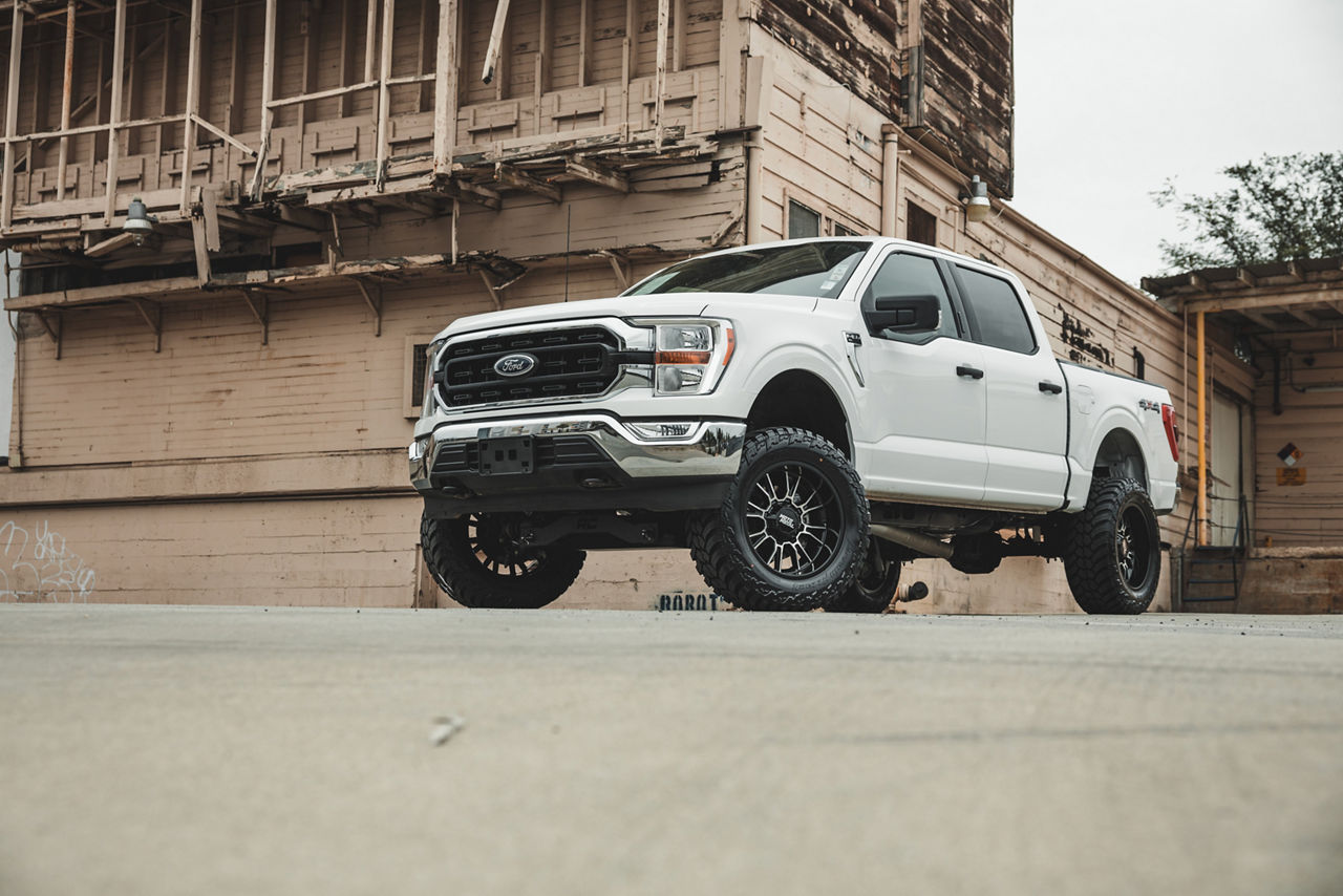 2020 Ford F150 - Moto Metal LEGACY - Black | Wheel Pros