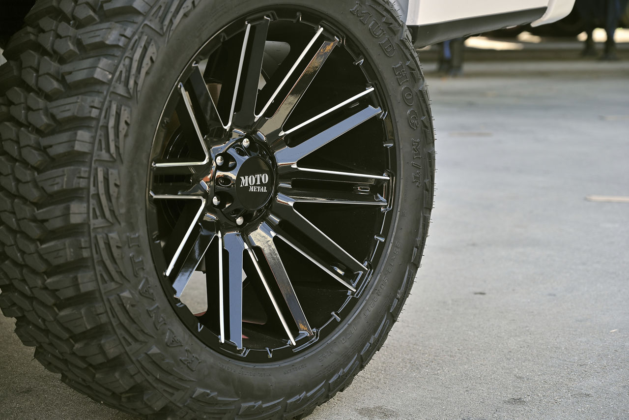 2019 Ford F150 XLT - Moto Metal KRAKEN - Black | Wheel Pros