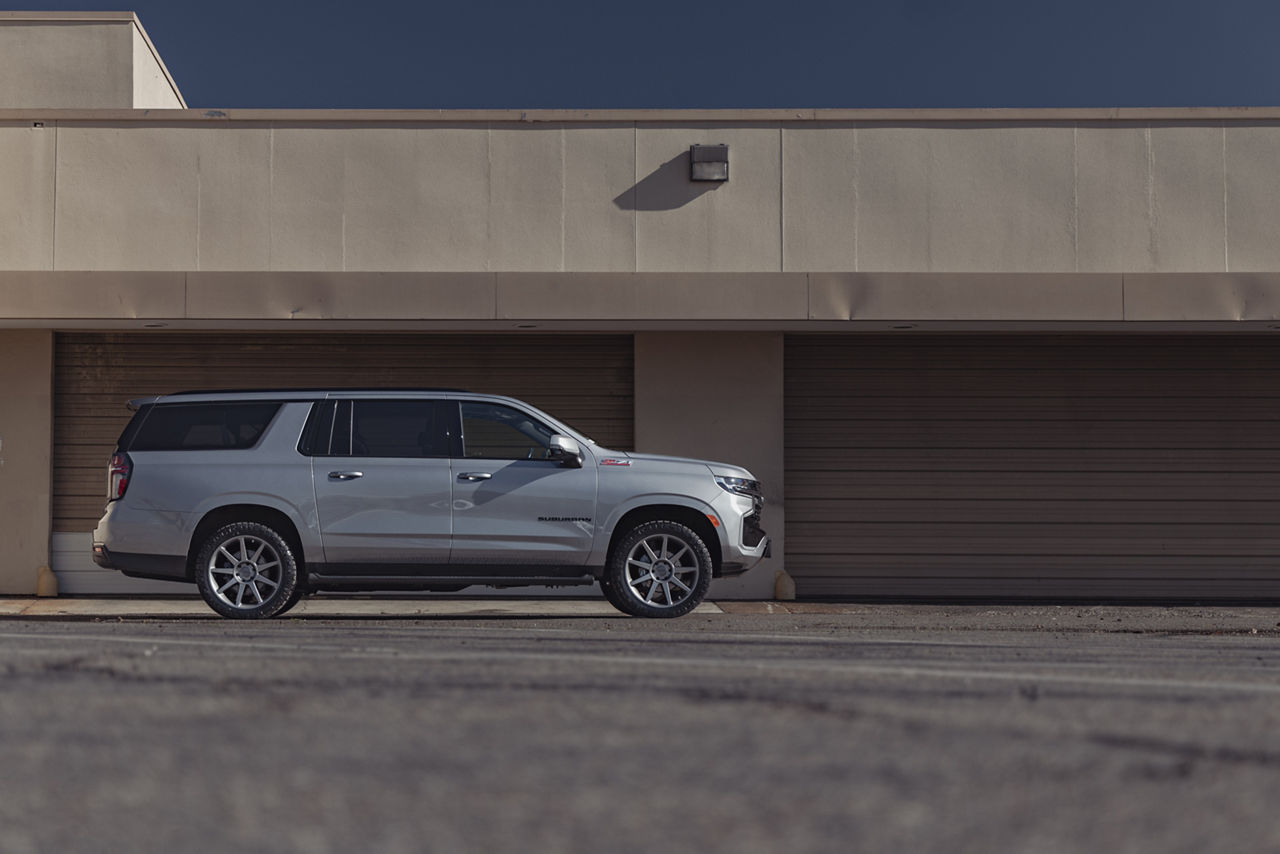 2022 Chevrolet Suburban - Status MAMMOTH - Gray | Wheel Pros
